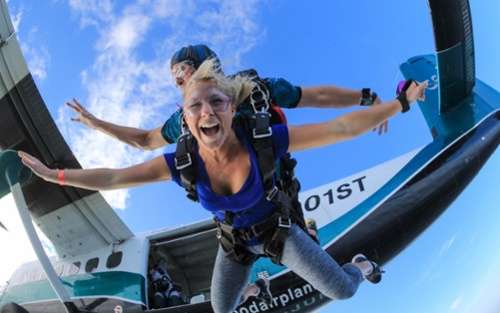 Parachuting vs. Skydiving: What’s the Difference?