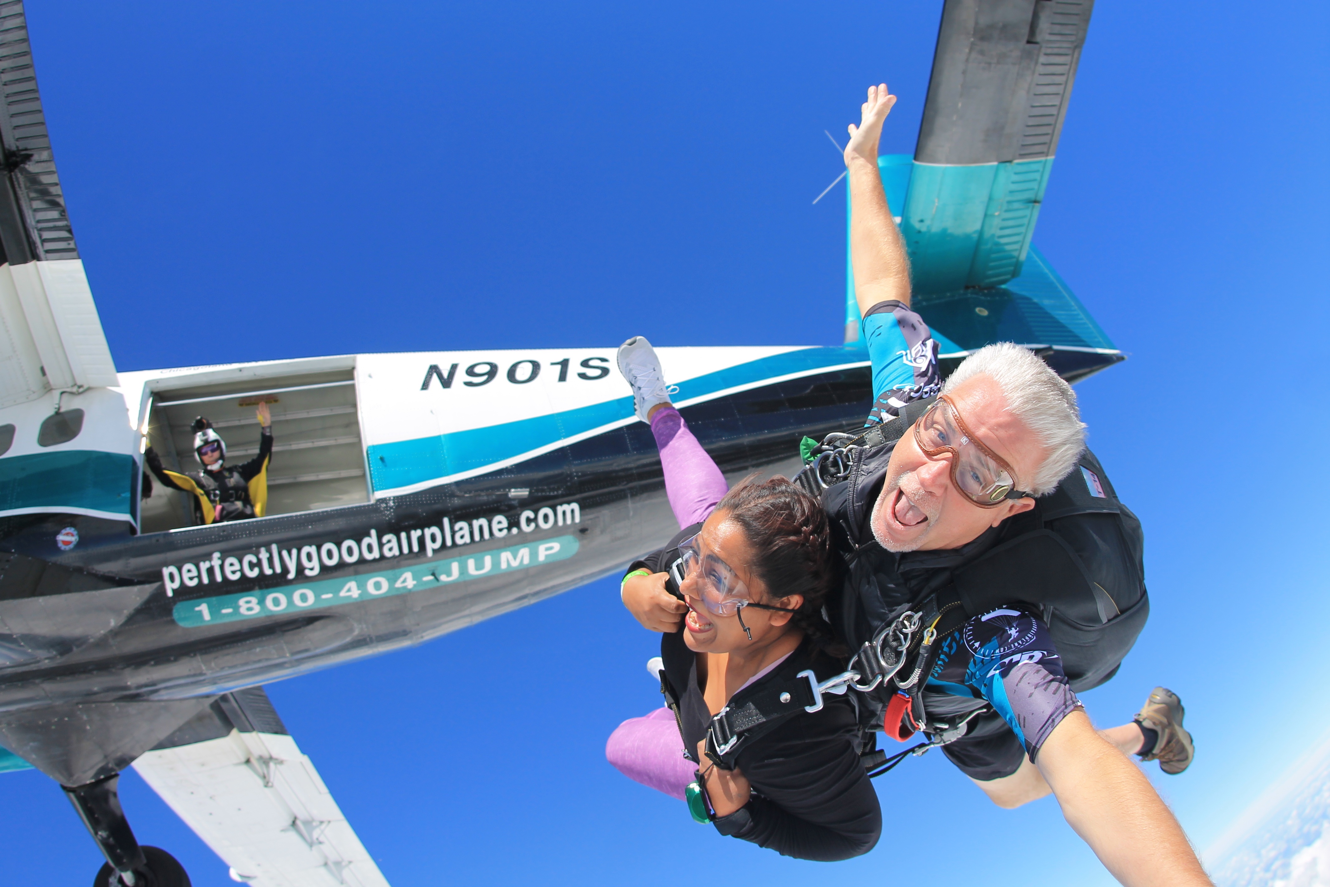 Skydiving Frequently Asked Questions | Chicagoland Skydiving Center